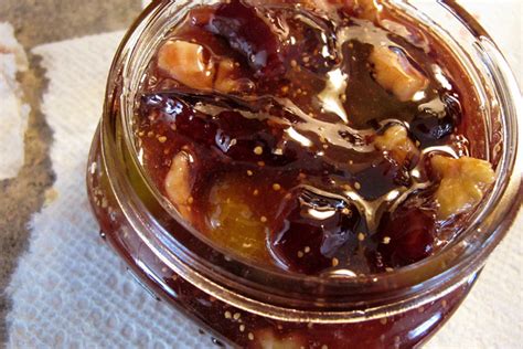 Сладко от зрели смокини с орехи