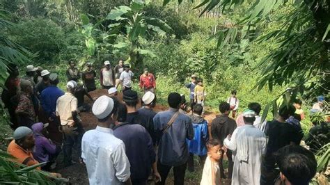 Pasutri Korban Tertabrak Kereta Api Siliwangi Di Sukabumi Dimakamkan Berdampingan Orang Ramah