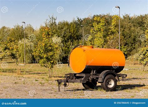 Wohnwagen Mit Wassertank Im Parkplatz Stockbild Bild Von