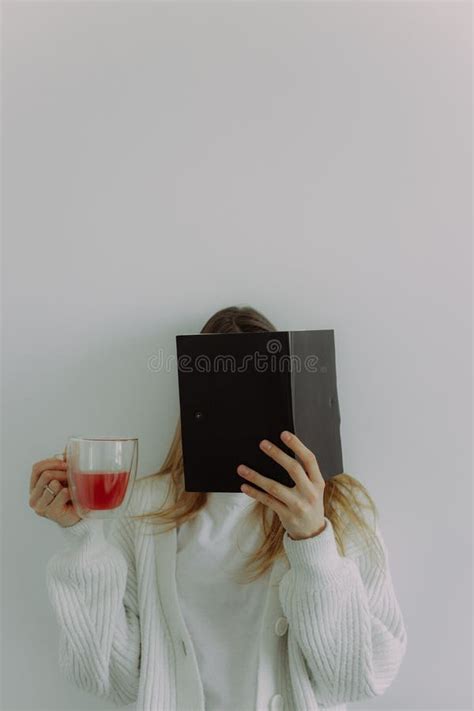 Young Beautiful Blonde Woman With A Sign Yes And No Choice And The Choice Yes Or No Stock Image