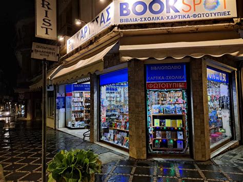 Βιβλιοπωλειο Παπυρος Το πολυαναμενόμενο μυθιστόρημα της συγγραφέα Κέιτ Μόρτον αρχίζει με ένα