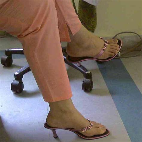Legs Crossed Scrolller