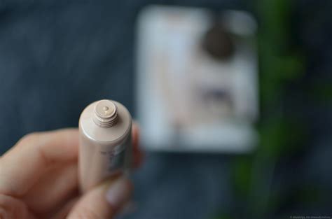 Becca Backlight Priming Filter Primer The Face Primer From Becca Helps To Create Healthy Glow