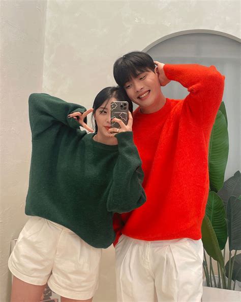 남녀공용시밀러룩 오버핏 울 니트 겨울니트 유니섹스 스냅룩 데이트룩 커플시밀러룩 데일리룩 집앞룩 심플룩 여행룩 캠핑룩 크리스마스 에이블리