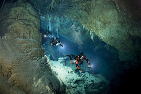 Below The Island Of Bermuda Cave Diving Underwater Caves Underwater