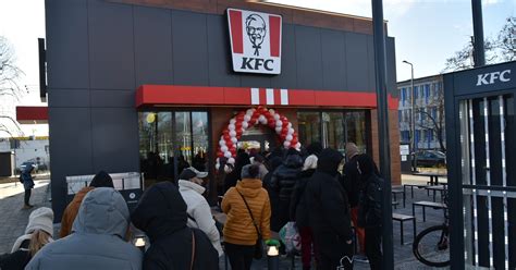 Byliśmy Na Otwarciu Kfc W Nowej Soli Przyszło Mnóstwo Ludzi Stworzyli