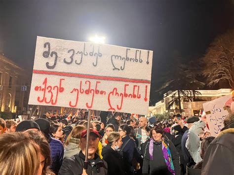 პოსტერები საპროტესტო აქციებიდან [photos] ტაბულა