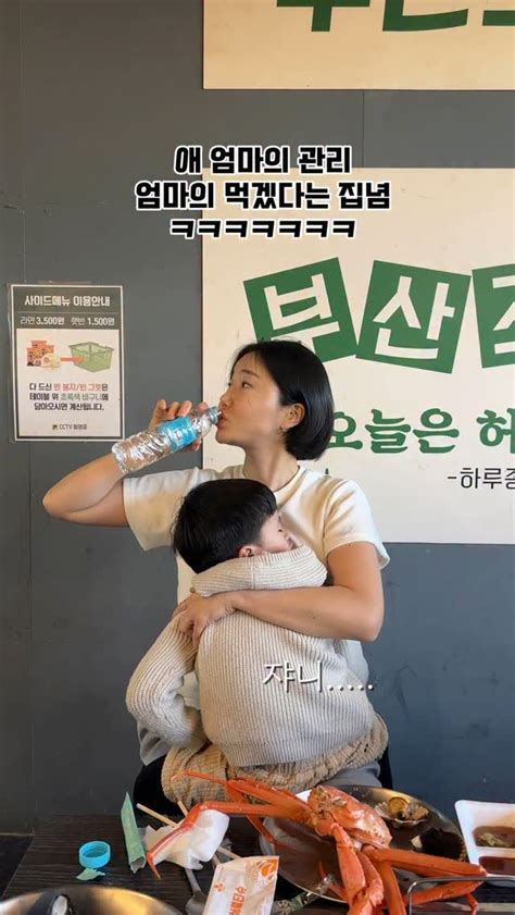 뜨니아뜨 은지언니 엄마 보오옴 신상 보고 있으니까 아들램👶🏻꺼두 사아알짝만 보는 재미 😎 ㅋㅋㅋㅋㅋㅋㅋㅋㅋㅋㅋㅋ 이번에 봄신상 자라키즈 슈즈가👟 넘 귀욥던데용 가볍고