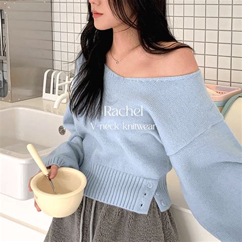 [허리잘록 밑단트임] 에이첼 브이넥 오프숄더 여리핏 투웨이 크롭 소프트 긴팔 니트 에이블리