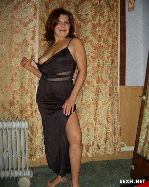 Мадам по просьбе мужа позирует голышом Pic