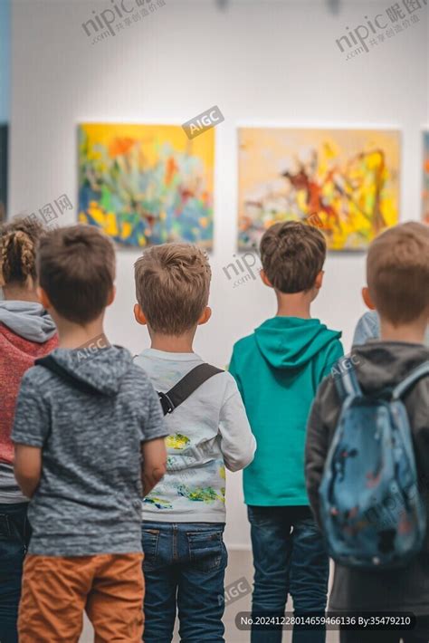 Ai创作图小孩看展览 小学生画廊 儿童画展 儿童美术展 美术展绘画展 美术画展 美术绘画展 美术展美术班 儿童艺术展 儿童画画展览 少儿画展 绘画展 创意美术展览 儿童画展览 看画展的人