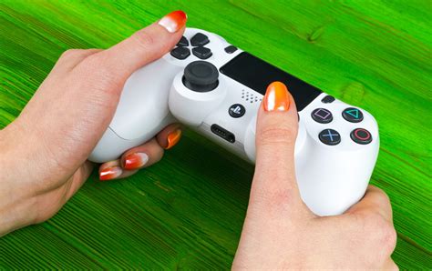 Sony получила патент на новый геймпад для PlayStation