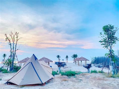 บ้านไม้บนหาด รีสอร์ทชะอำ ลานกางเต็นท์บนชายหาด บรรยากาศสุดมินิมอล