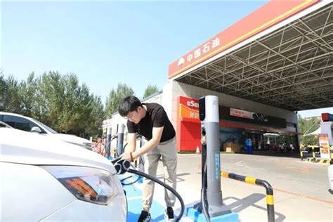 禁售時間已明確 油車還能開多久？中石油迴應：新能源拐點還有很長路 幫趣
