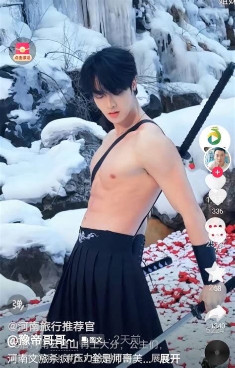 圖多半裸小鮮肉攬客觀光局新招推大肌肌美男公主請上車 圖多半裸小鮮肉攬客觀光局新招推大肌肌美男公主請上車