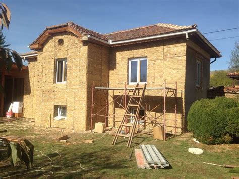 Топлоизолация на тухлена къща с тръстикови панели