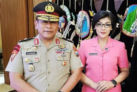 Pantas Berani Kritik Mayor Tedy Soal Adab Ternyata Sosok Suami Akbp