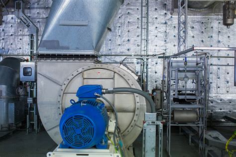 대형 산업 현장에서 소기후 지원 시스템 에어 파이프라인 입구 및 배기 팬과 에어컨 압력 습도 온도 의 제어 시스템 0명에 대한