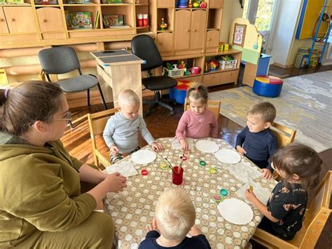 С малышами группы «Непоседы прошло занятие «Большие и маленькие яблоки на тарелке Цель