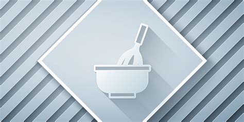 종이 컷 주방 털은 회색 배경에 분리된 그릇 아이콘으로 분리되어 있습니다 조리기구 계란 거품기 칼 붙이 기호입니다 음식 믹스 기호입니다 종이 아트 스타일 벡터 3차원 형태에