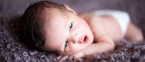 Развитие на детето до шестия месец Наръчник за родителя