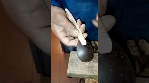 කෑම මේසයට තියන්න පුළුවන් අලංකාර පොල් කටු හැන්දක් හදමු Youtube