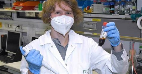 Anna Bartz Forscht Zu Den Seidenspinnen Im Aquazoo Düsseldorf