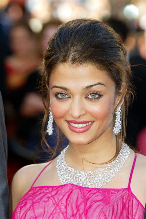 Celebrity Photo Maniac Aishwarya Rai Beautiful Close Up Pictures