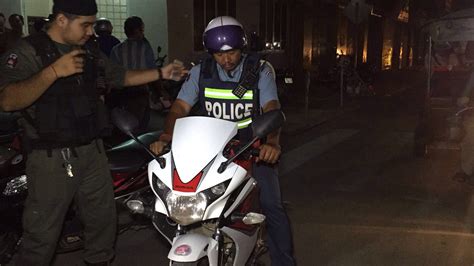 កម្លាំងចំរុះខណ្ឌពោធិ៍សែនជ័យដាក់គោលដៅរិតបន្តឹងច្បាប់ចរាចរណ៍ថ្មីឃាត់បាជនសង្ស័យ២នាក់ដកហូតដែកកាច់សោ