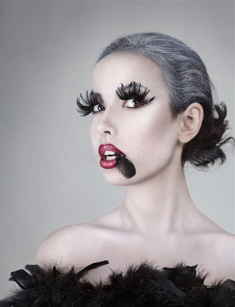 Retrato Hermoso Joven De La Mujer Imagen De Archivo Imagen De Belleza Adulto