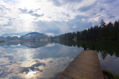 추크 슈 피 체 산맥의 다채로운 아침 풍경 Wagenbruchsee 호수 Lacation 바이에른 알프스 독일 유럽의 아름 다운가을 전망 자연 개념 배경의 아름다움 가르미슈