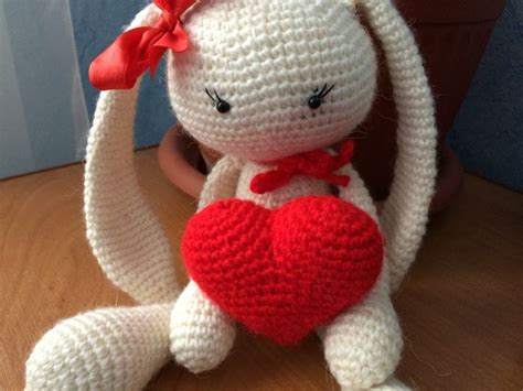 Зайка с сердечком Мягкие игрушки Игрушки Вязание крючком