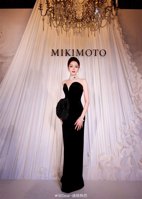 Potret Dilraba Dilmurat Jadi Model Brand Perhiasaan Terpancar Aura Mahal