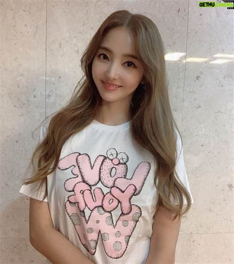Han Chae Young Instagram Wkorea Kaws Kawsxwkorea Loveyourw Gethu Cinema