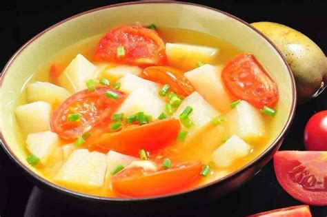 番茄土豆排骨汤非常适合全家老小食用健康又美味 凤凰网视频 凤凰网