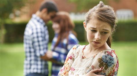 Min Mand Har En Affære Med Min Veninde Skal Jeg Afsløre Dem Eller Lukke øjnene Ude Og Hjemme
