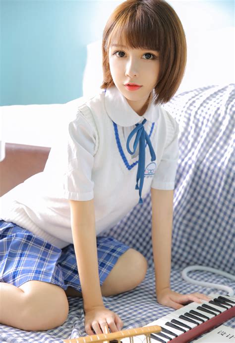 性感学生妹美女超短裙诱惑写真 性感超短裙美女图片 三千图片网