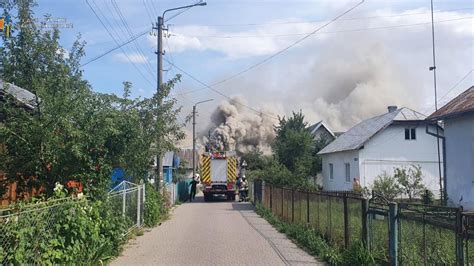 На Прикарпатті гасили пожежу будинку та лісу Інформатор Івано Франківськ
