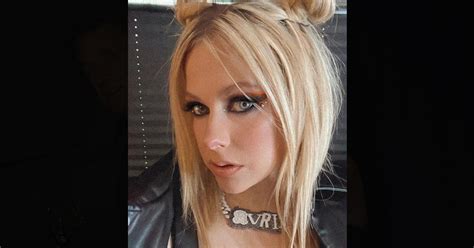 Pals Teasing Tyga For Letting Avril Lavigne Keep K Necklace After Breakup