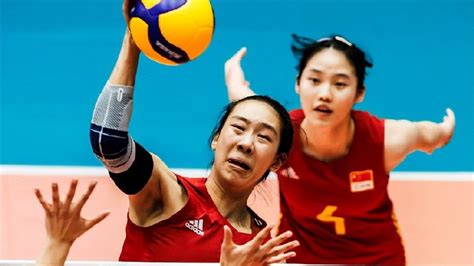激动落泪！女排3 2逆转夺冠，庄宇珊轰23分，小袁心玥15分4拦网意大利女排中国女排拦网新浪新闻
