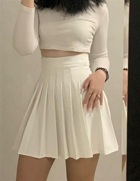 девушка в юбке эстетика Стильные наряды Модные стили Юбка