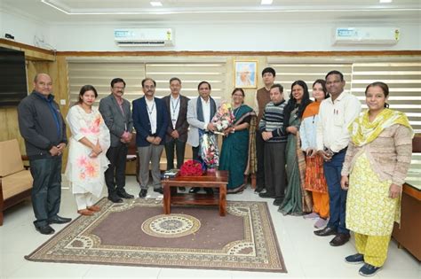 Prof Sanjay Pandey On Linkedin आज नव वर्ष मिलन के उपलक्ष्य में आदरणीय कुलगुरु जी से पूरे विभाग