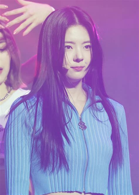 230304 Itzy Lia Won The Stage Kpopping
