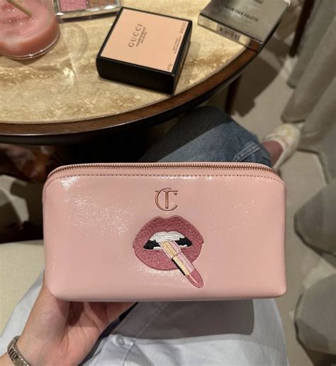 Косметичка купить на Ozon по низкой цене 1822176313