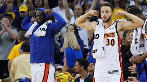 库里戴隐形眼镜，库里带上隐形眼镜后，三分手感回暖 球迷屋