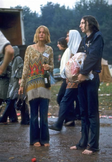 Girls From Woodstock Music Festival Stunning Photos Depicting The