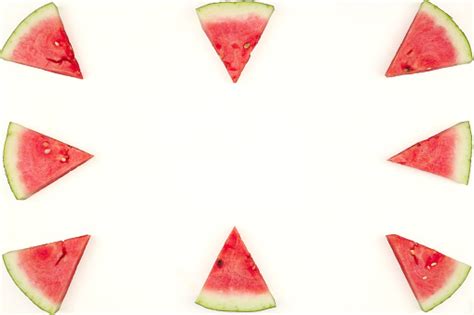 흰색 배경에 복사 공간을 위한 기하학적 게임을 형성하는 수박의 삼각형 분리 조각 0명에 대한 스톡 사진 및 기타 이미지 0명 개념 개념과 주제 Istock