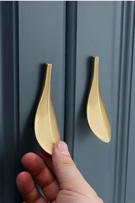 Scandinavian Style Brass Furniture Knobs Gold Leaf Shape Brass Door