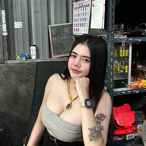 เอาจริงๆก็คือแอบตกใจตัวเองอยู่นะ เพราะเป็นคนแต่งตัวไม่เป็น แต่งหน้าทำผม