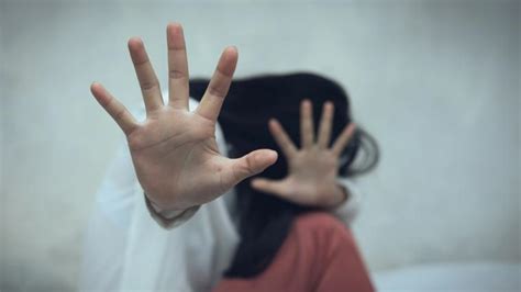 13 Jährige In Garage Von 3 20 Jährigen Vergewaltigt